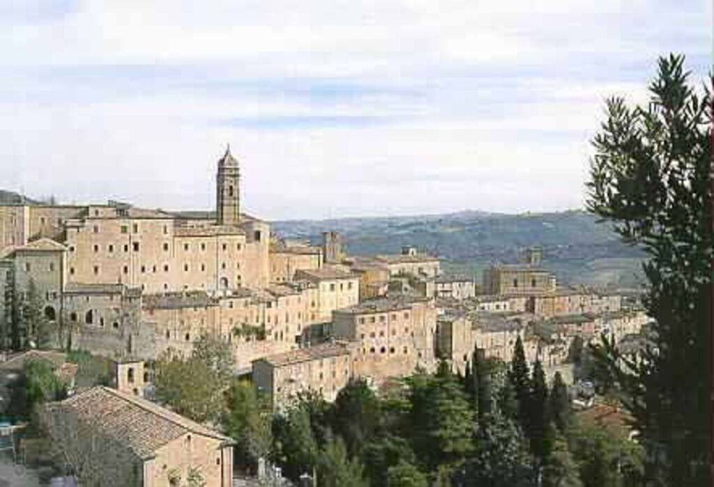 Explore los tesoros que le esperan en la ciudad de San Quirico